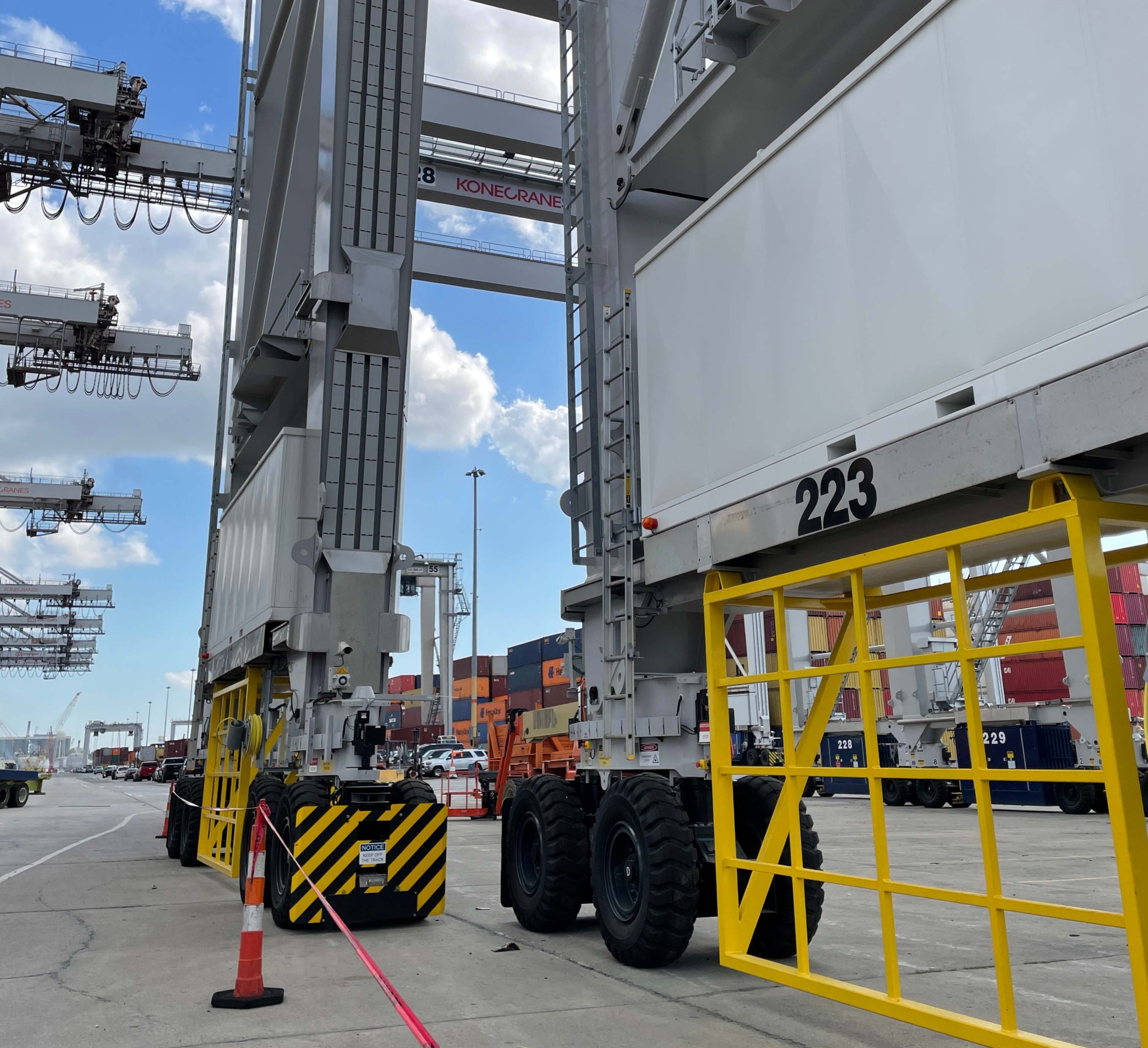 Enhancing Port Safety with Signaling Solutions for RTG Cranes